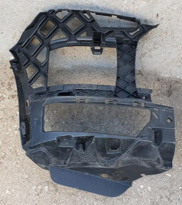 VW T6 2017 slizg zderzaka przód prawy 7E0807178A | VW \ T6 \ Ślizg ...